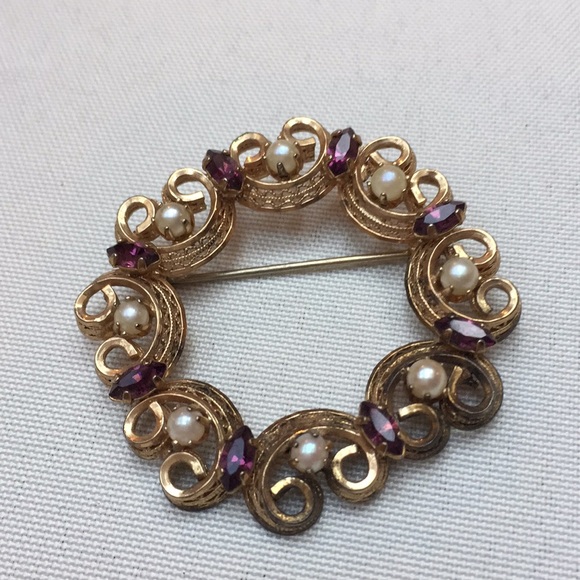 Jewelry | Vintage Jeweled Circle Pin | Poshmark